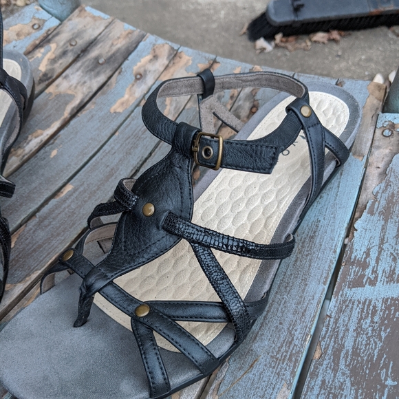 Privo | Shoes | Womens Privo By Clarks Black Leather Sandals 95m | Poshmark
